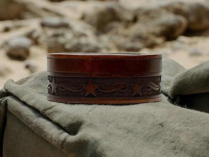 Saddle Leather Container | Pouches | Caffeine | Nicotine Pouches ...