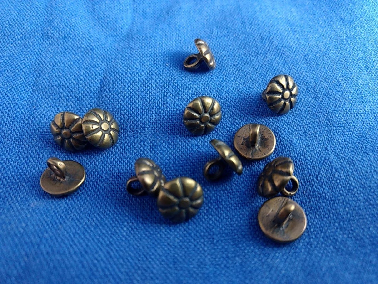 Dozen Post-medieval Buttons Tudor Elizabethan SCA LARP - Etsy