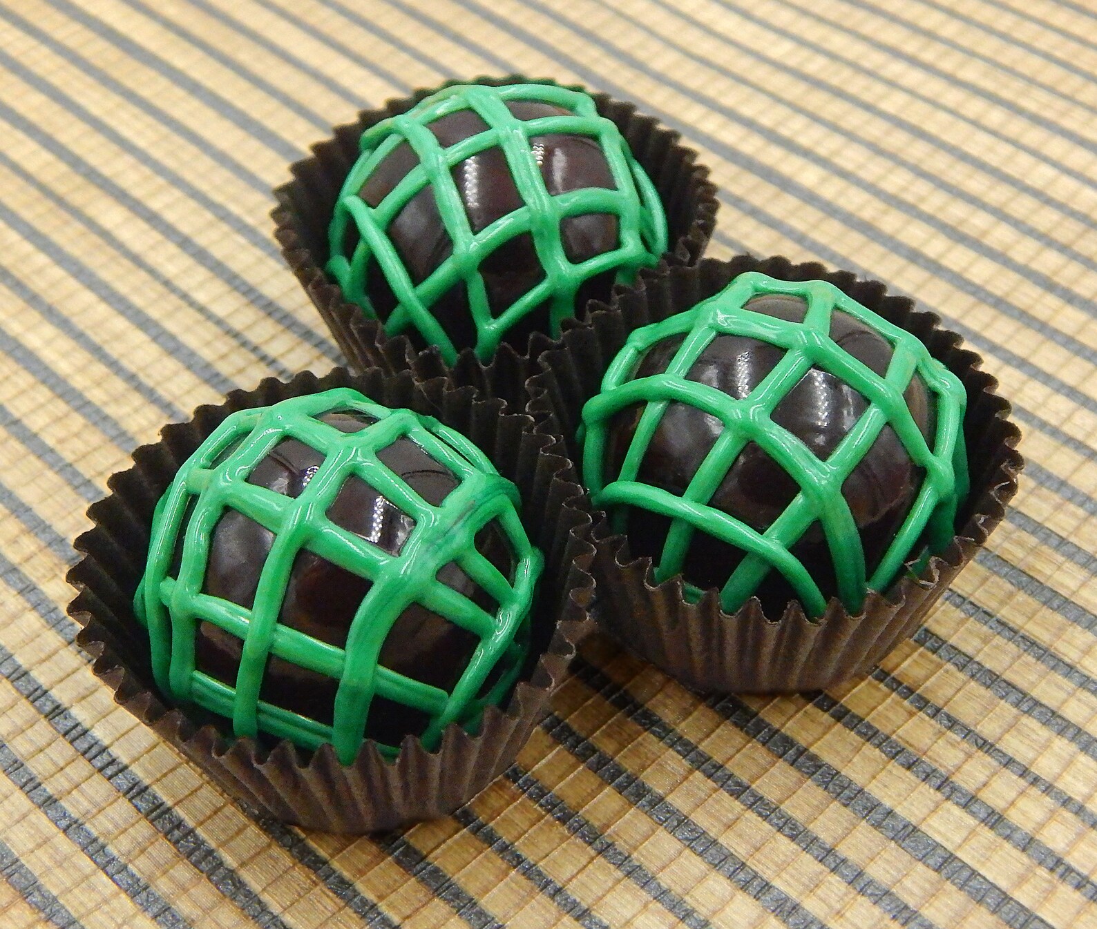 16-056CN Collectible Glass Bonbon by Hulet Glass, Beautiful Christmas ...
