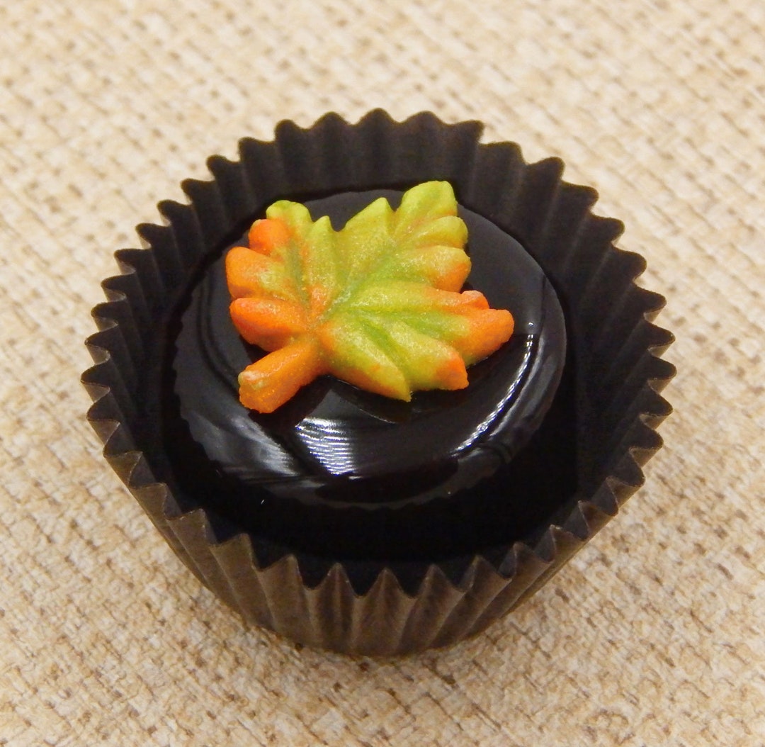 25-321C Collectible Glass Chocolate With Autumn Leaf by Hulet Glass ...