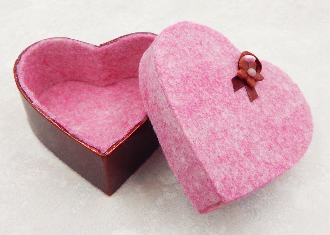 Bxehp3 Handmade Pink Heart-shaped Gift Box for 3 Art Glass Chocolates ...