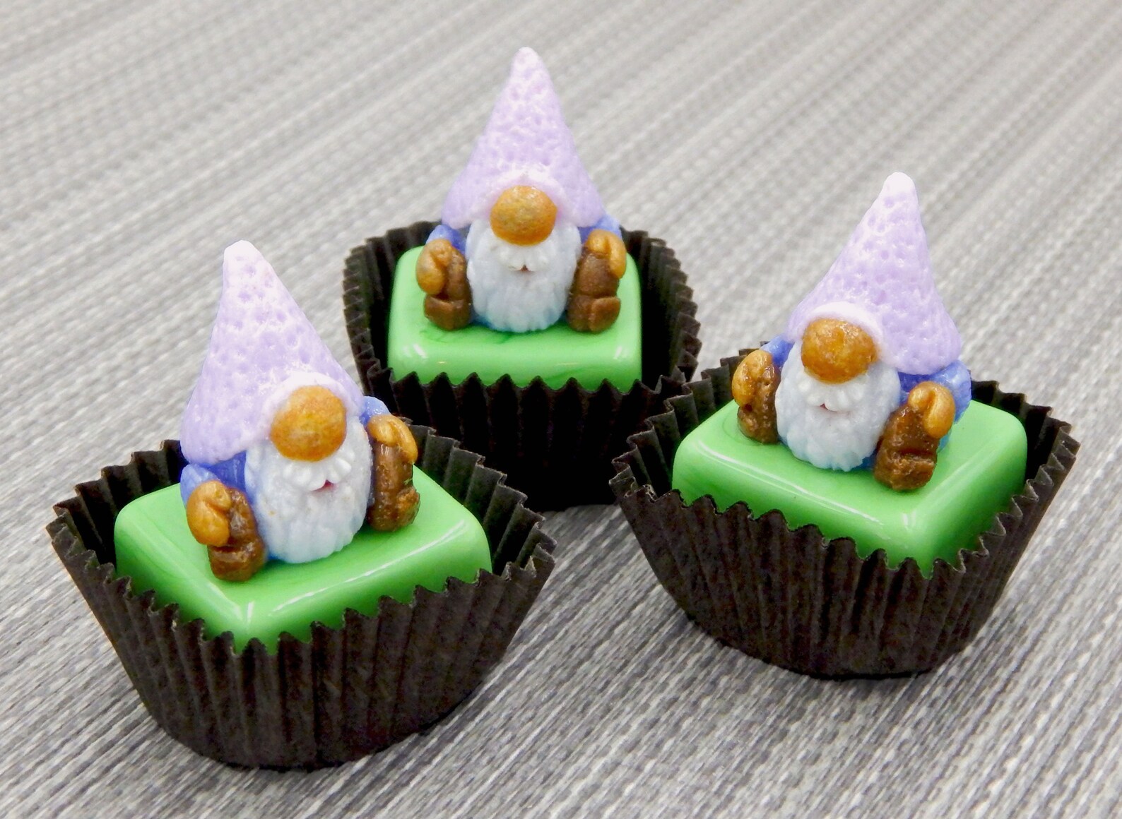 22-301M Collectible Art Glass Gnome Petit Four Chocolate by Hulet Glass ...