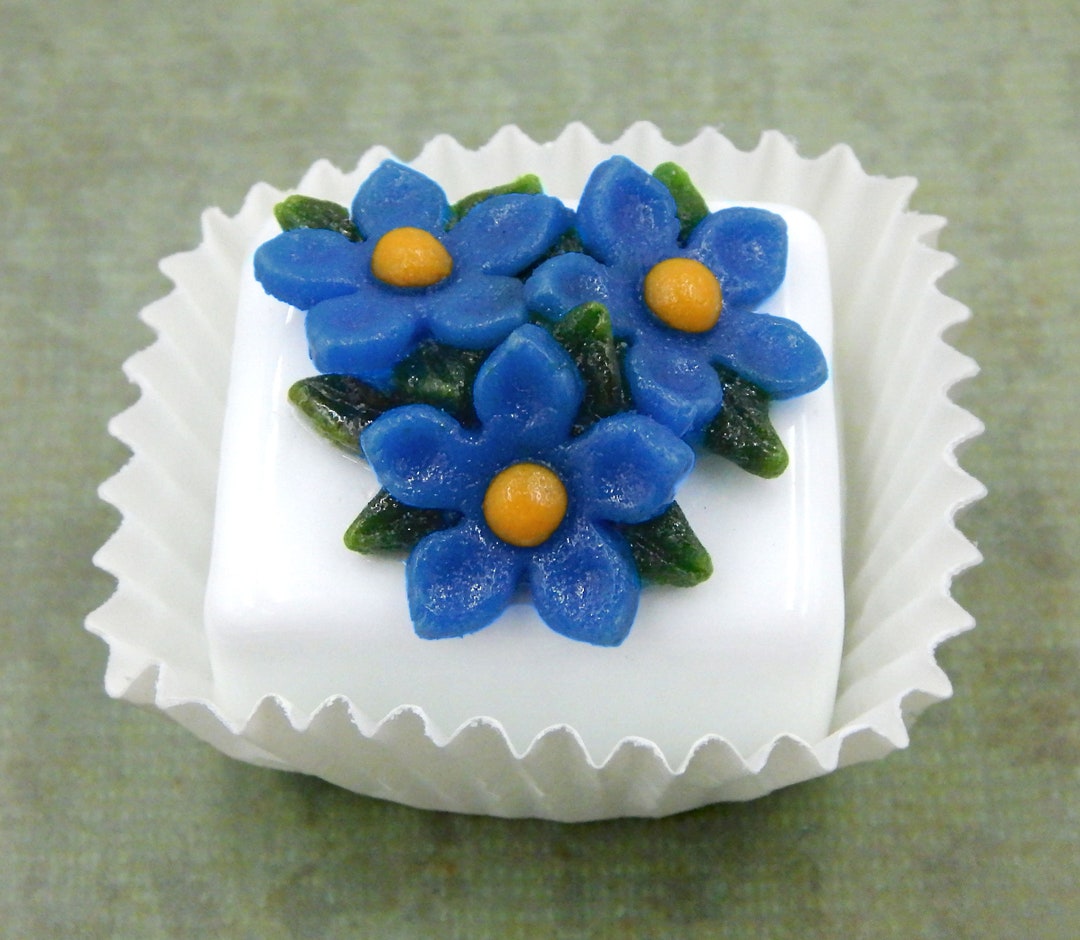 Hulet Glass Petit Four: Blue Flax Flower, Collectible Art Glass - Etsy