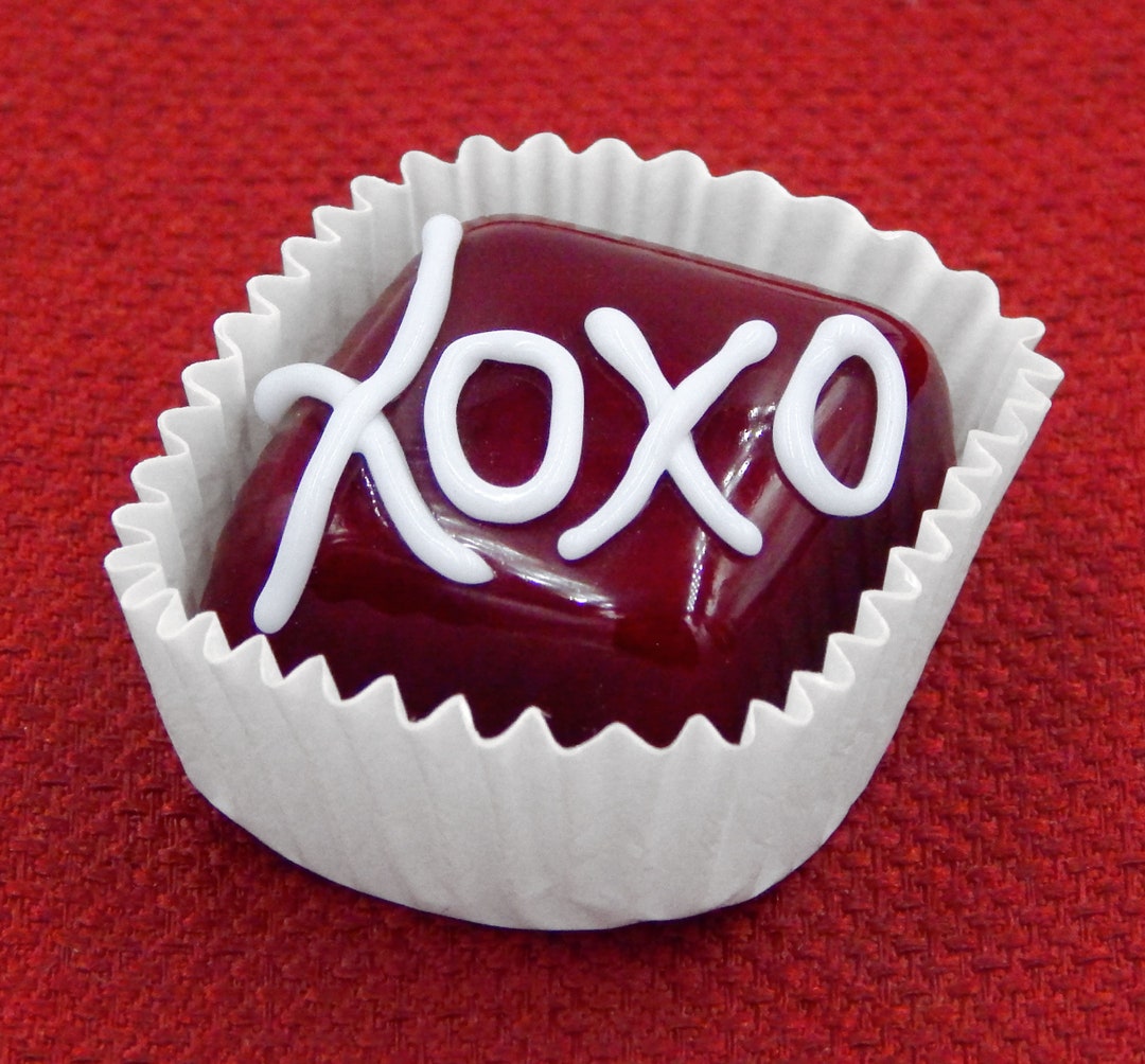 17-042HW Hulet Glass Handmade xoxo Chocolate, Red and White Kisses ...