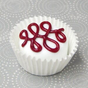 16-040+ Collectible Glass Chocolate Treat With Loop Design by Hulet ...