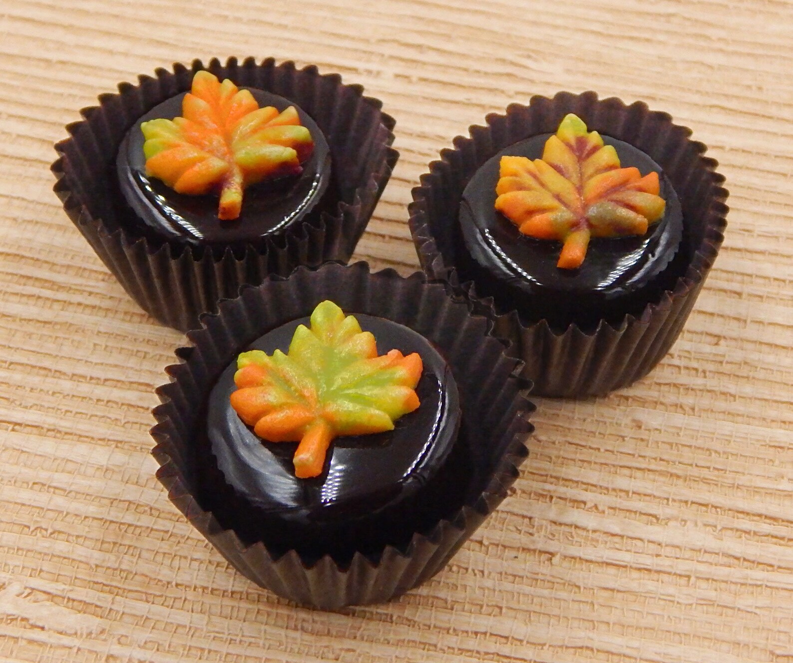 25-321C Collectible Glass Chocolate With Autumn Leaf by Hulet Glass ...