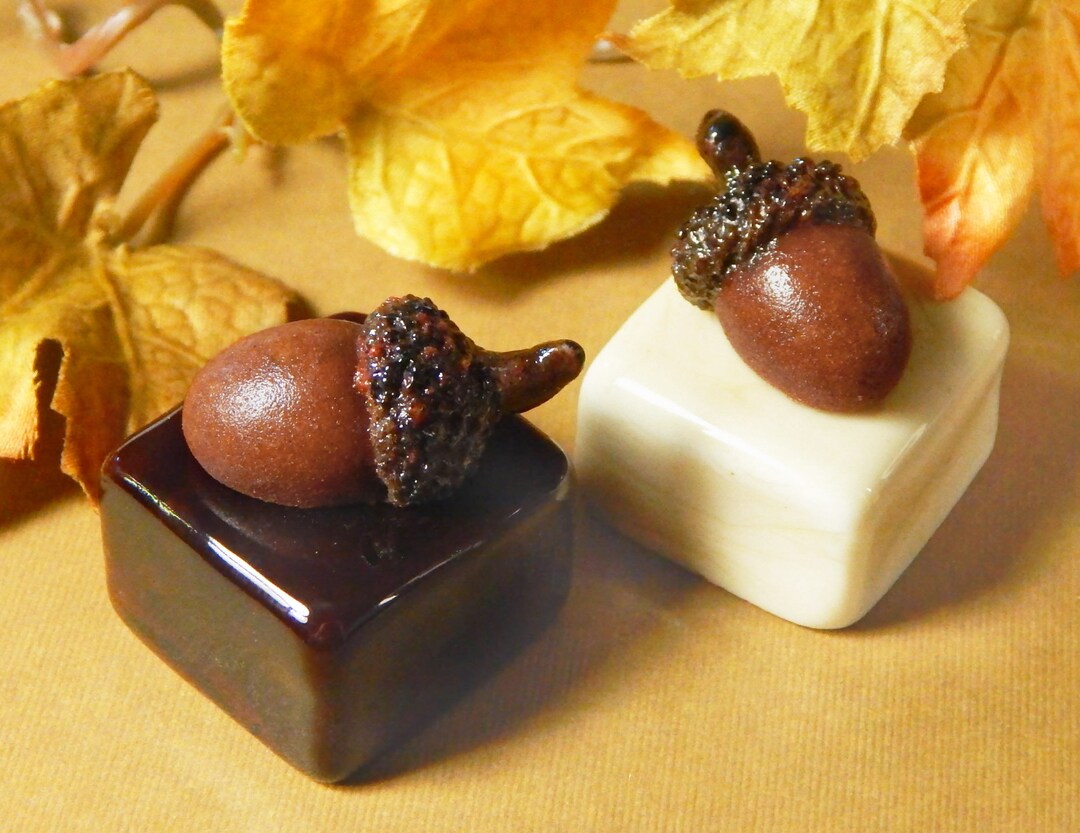 12-018V Collectible Glass Chocolate Vanilla With Acorn, Gift Sculpture ...