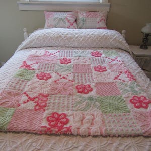 Vintage Chenille Patchwork Quilt Pinks Flowers Rosebuds Throw Blanket ...