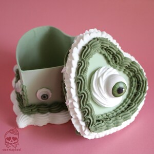 Green Eyeball Vintage Cake Box - Etsy