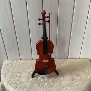 Music Box in the Shape of a Violin. Plays Violin Melodies. Battery ...