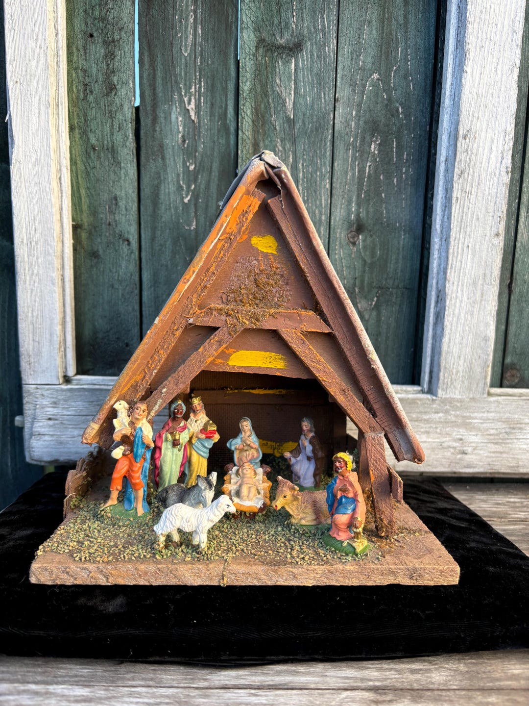 Vintage Christmas Nativity Scene ~manger, Figures, Baby Jesus & Animals ...