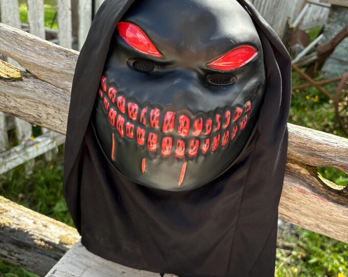Happy Halloween Mask Ghoulish Scary. Light up Glowing RED Eyes & Teeth ...