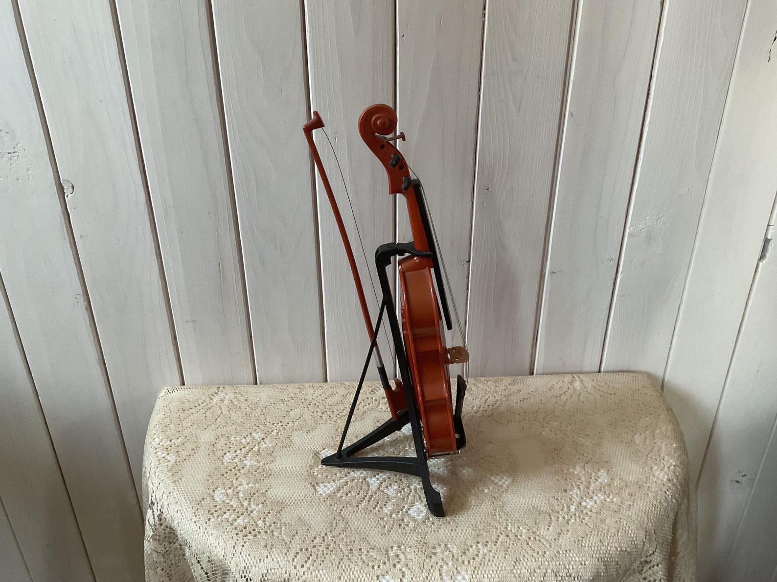 Music Box in the Shape of a Violin. Plays Violin Melodies. Battery ...