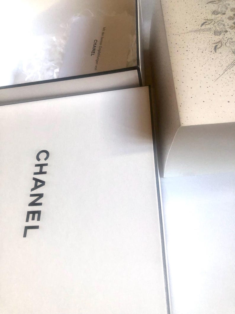 Chanel Paris LIMITED EDITION White Box Fashion Gift Decor 2-piece Box ...