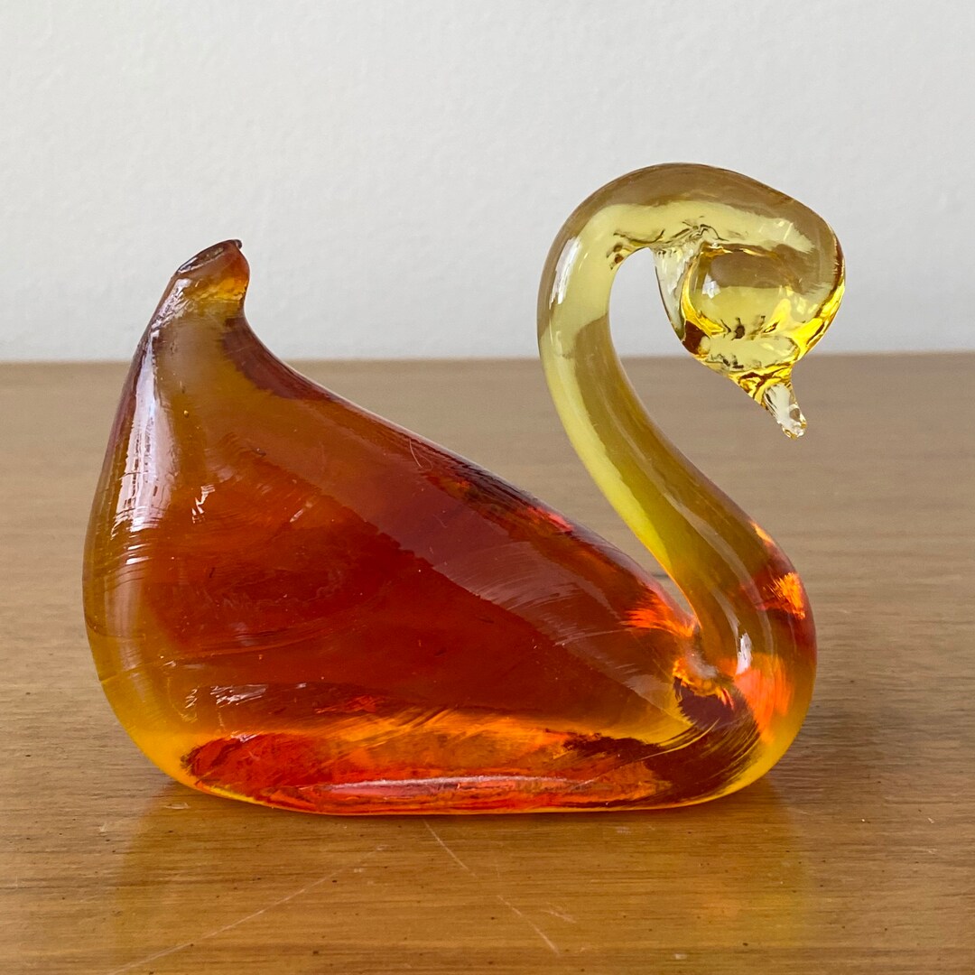 60s Vintage PILGRIM GLASS Amberina Glass Swan Figurine or Paperweight ...