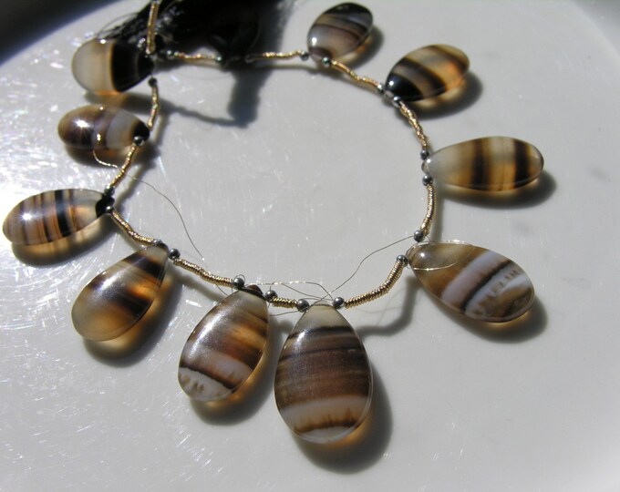 Natural Striped Chalcedony Strand of 11 Beads - Etsy