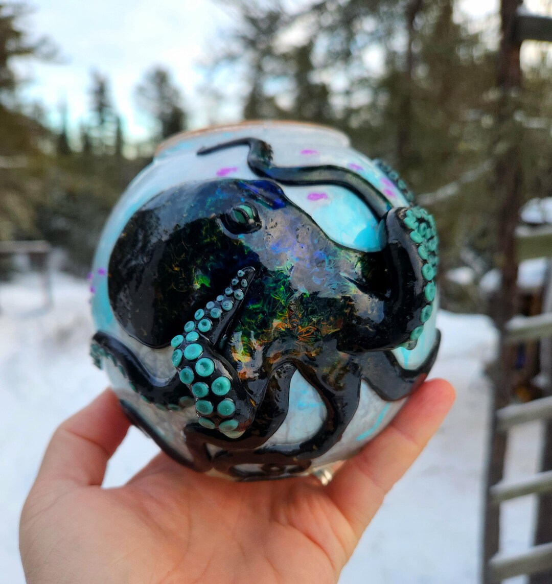 Amazing Colourshifting and Phosphorescent Octopus / Kraken Sculpted ...