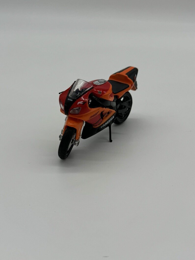 Yamaha Yzf-r7 Motorcycle 1/18 Scale Collectible Diorama Diecast Model ...