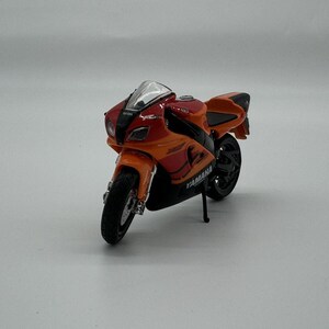 Yamaha Yzf-r7 Motorcycle 1/18 Scale Collectible Diorama Diecast Model ...