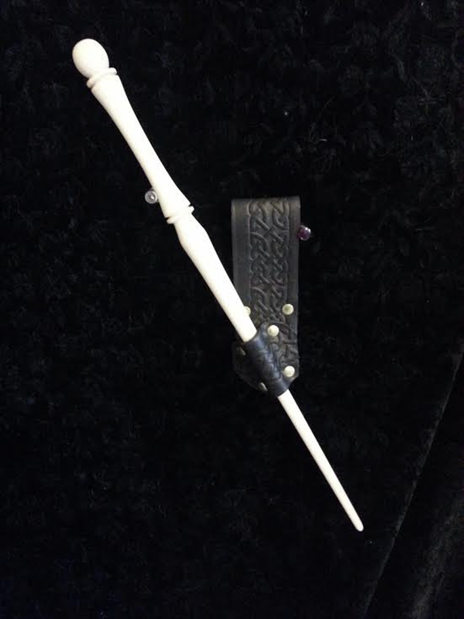LABURNUM MAGIC WAND, Air Element - Uncover Hidden Plots - Discover ...