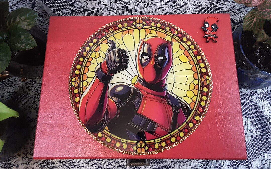 171B Deadpool Acrylic With Gold Chain and a DP Pin in the Upper Right ...