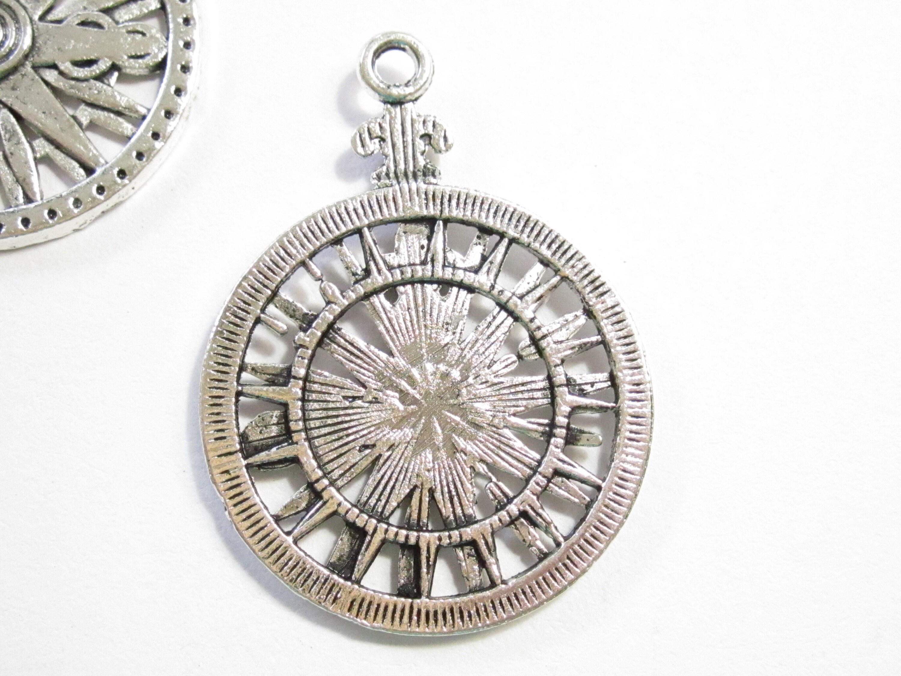 4 Compass Rose Fleur de Lis Pendant in Antique Silver 37x28mm | Etsy