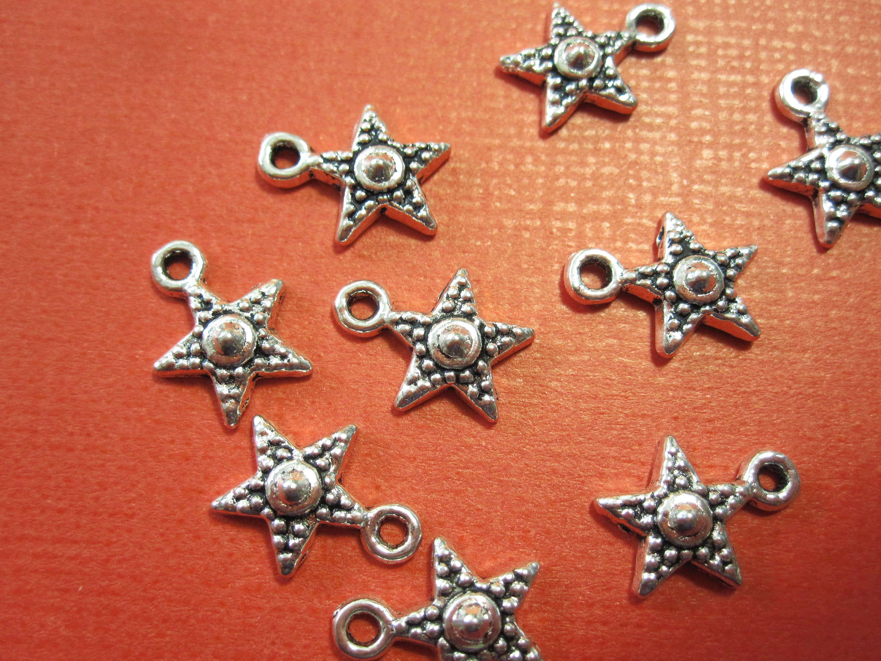 20 Small Star Charm Dangle in Antique Silver charm bracelet | Etsy