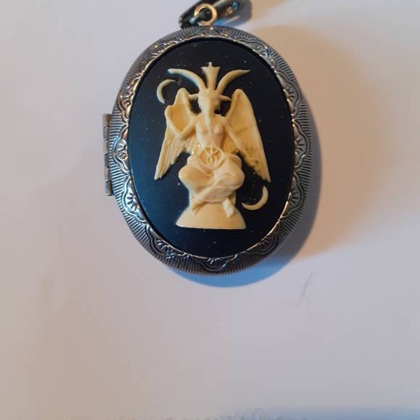 Gothic Locket - Etsy