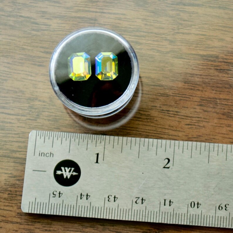 10mm X 8mm UV Reactive Uranium Glass Aurora Borealis Iridescent Emerald ...