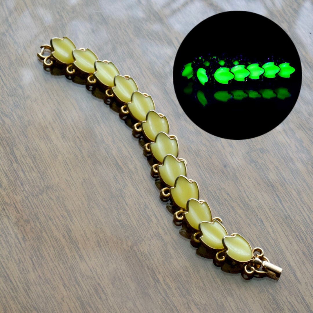 7.25" Vintage UV Reactive Uranium Crown Trifari Molded Glass Yellow ...