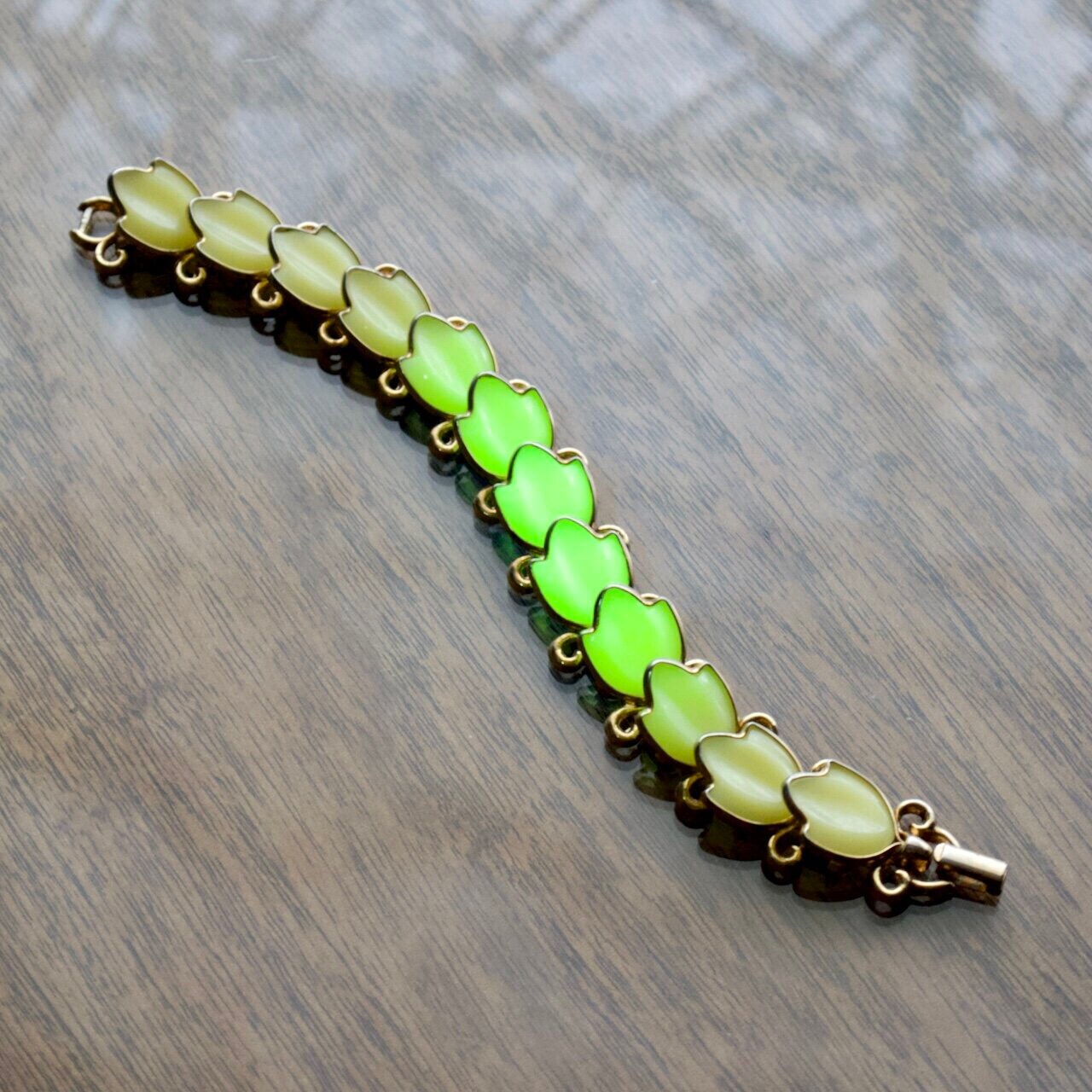 7.25" Vintage UV Reactive Uranium Crown Trifari Molded Glass Yellow ...