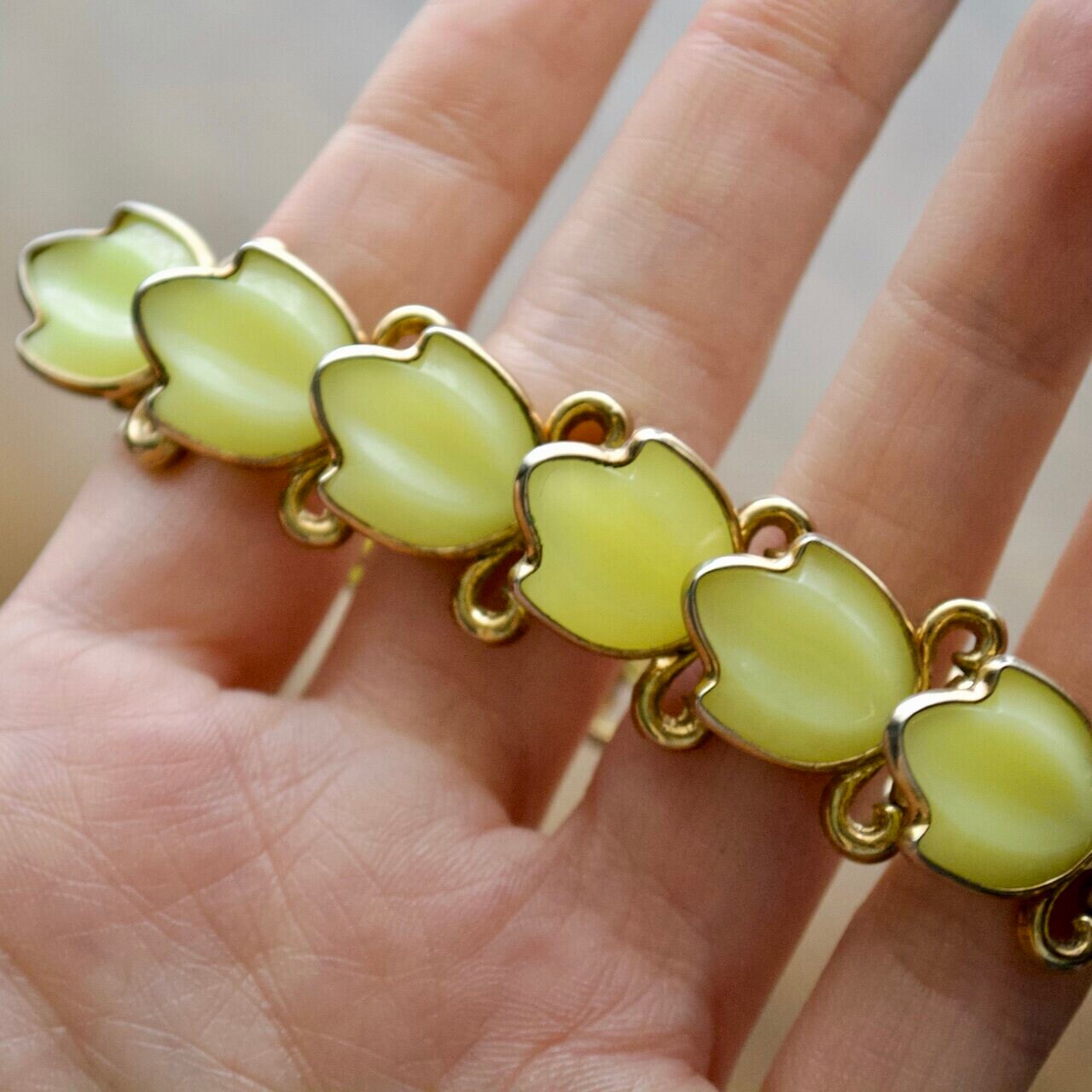 7.25" Vintage UV Reactive Uranium Crown Trifari Molded Glass Yellow ...