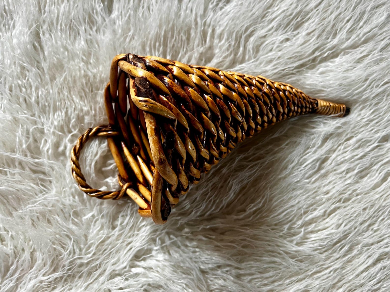 Large 15” Woven Decorative Cornucopia Basket With Handle, Walll Planter ...