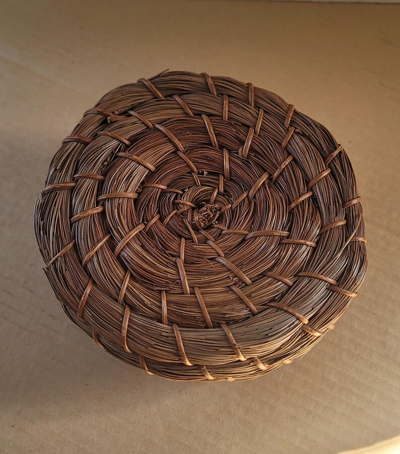 ANTIQUE *handmade* Native Indigenous American Woven Pine Needle Basket ...