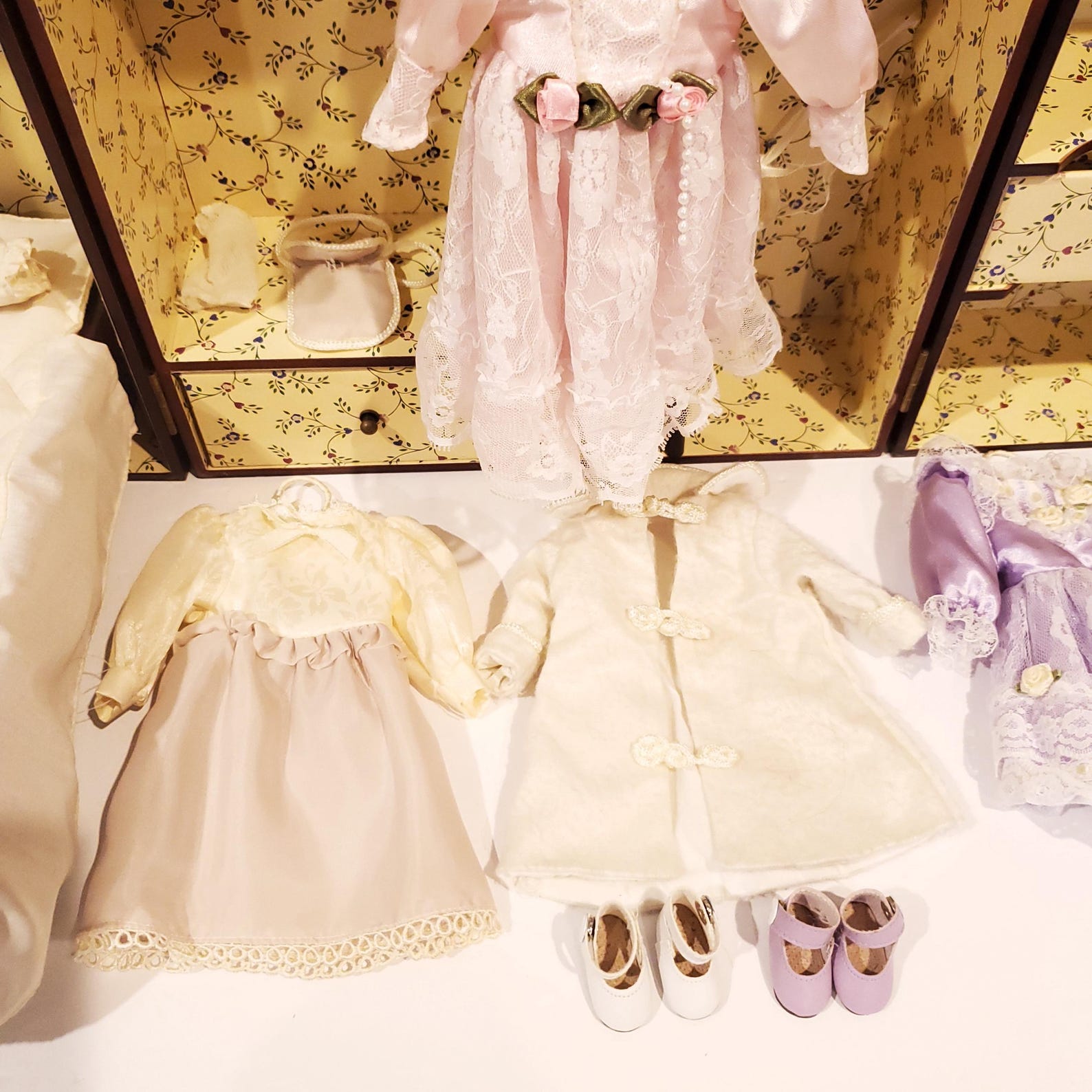 Vintage Cracker Barrel Doll Trunk Armoire With Murphy Bed & Accessories ...