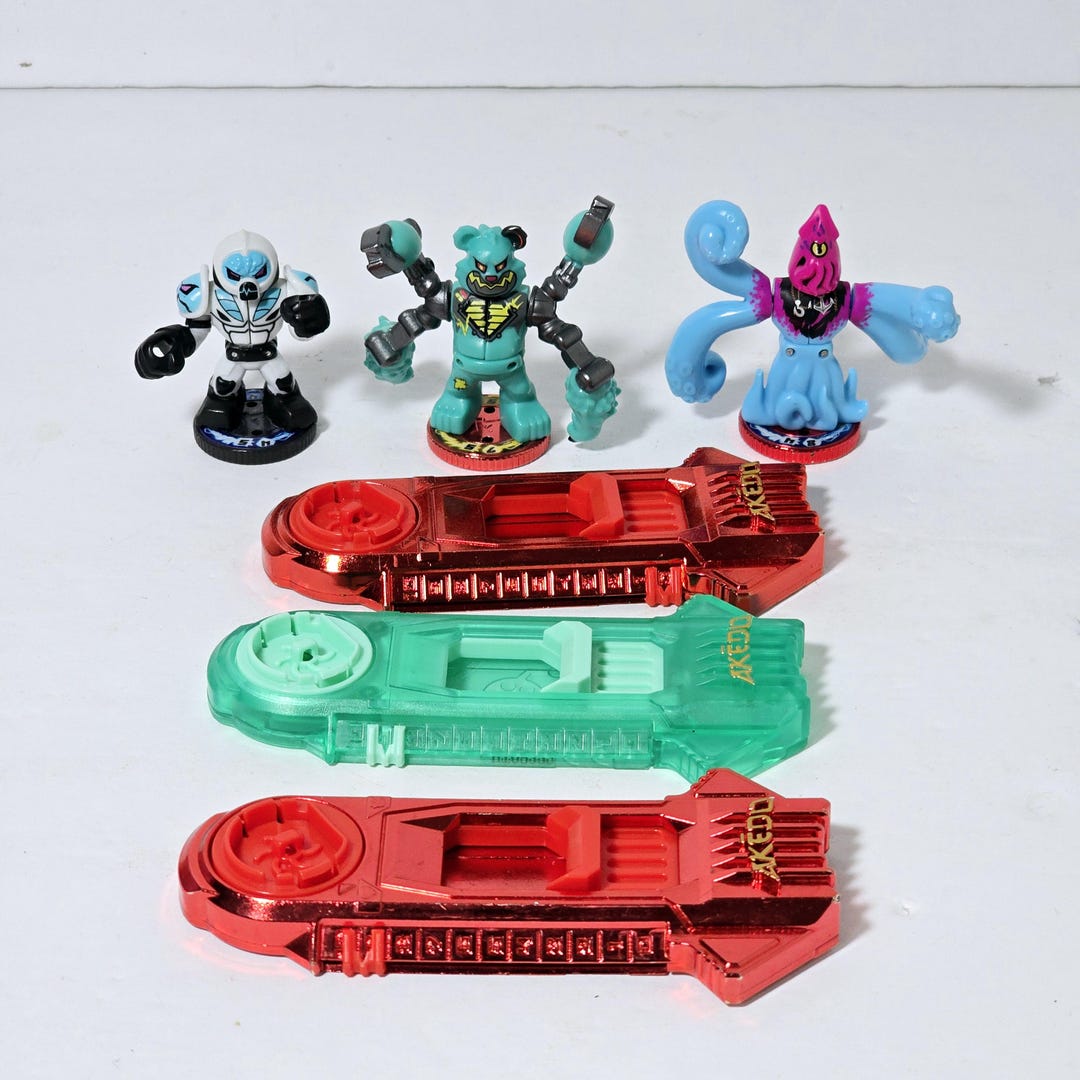 Legends of Akedo Ultimate Arcade Warriors Squid Lips, Clawsome Shreddy ...