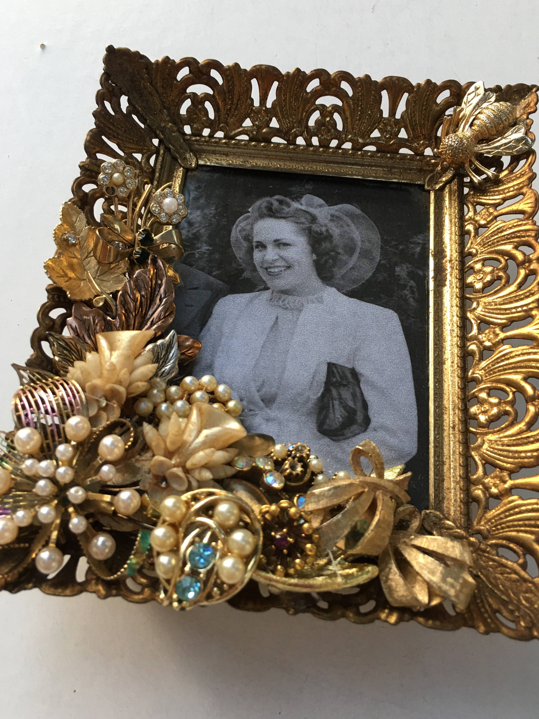 Honey Bee Upcycled GOLD Vintage Frame Repurposed Costume Jewelry Can ...