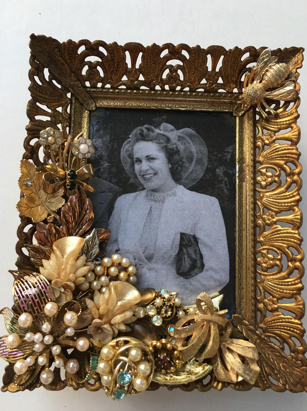 Honey Bee Upcycled GOLD Vintage Frame Repurposed Costume Jewelry Can ...