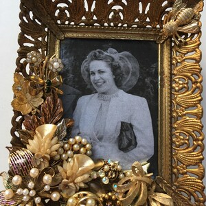 Honey Bee Upcycled GOLD Vintage Frame Repurposed Costume Jewelry Can ...