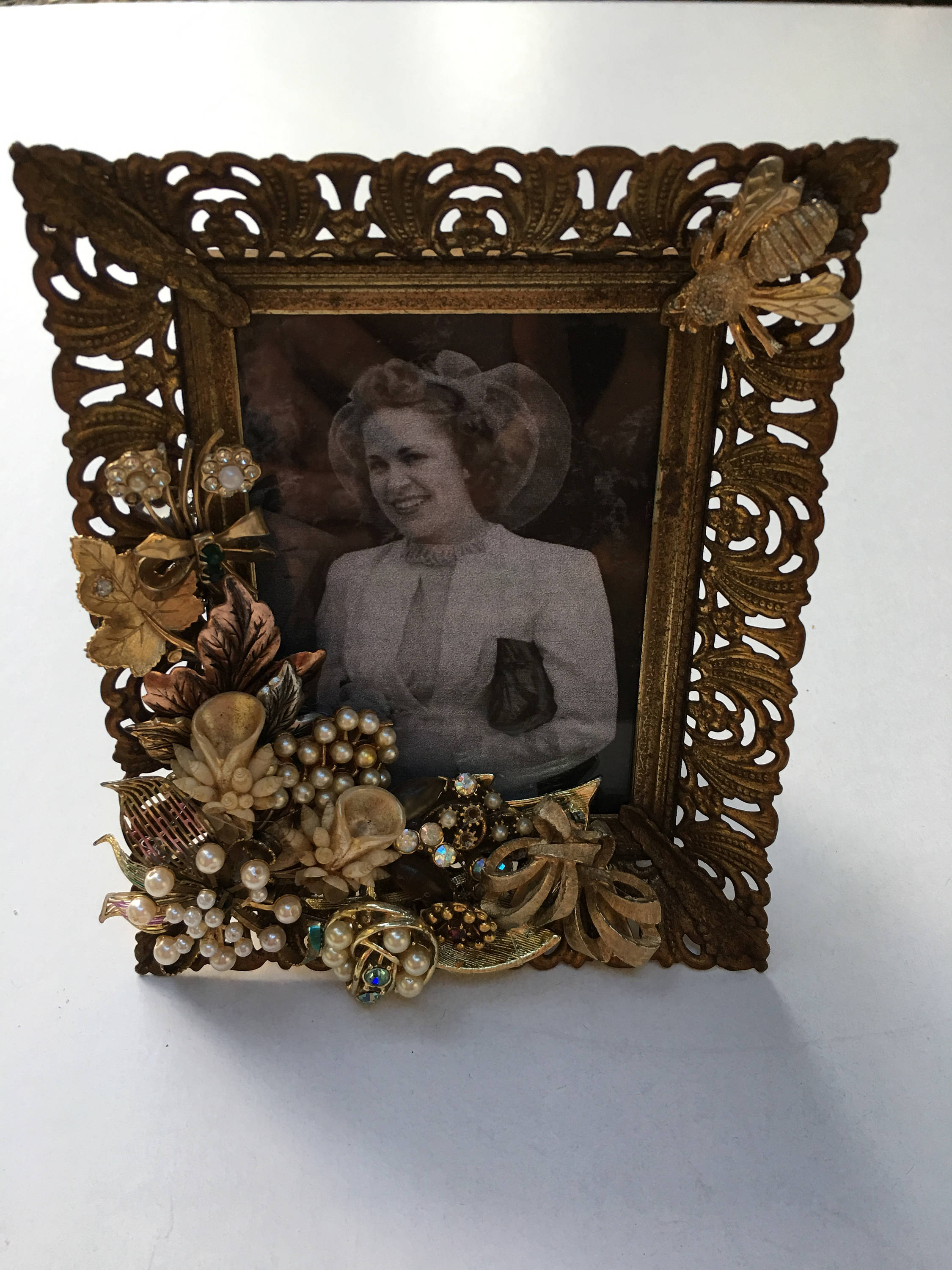 Honey Bee Upcycled GOLD Vintage Frame Repurposed Costume Jewelry Can ...