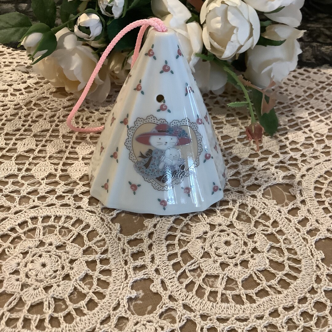 Vintage White Pink Kitty Cat Floral Ceramic Pyramid Hanging Closet Room ...