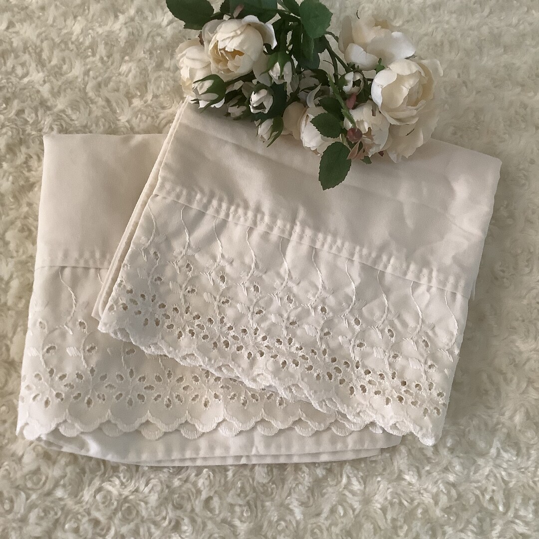 2 Vintage Dan River Ivory Eyelet Lace STANDARD Pillowcases 20x29.5 ...