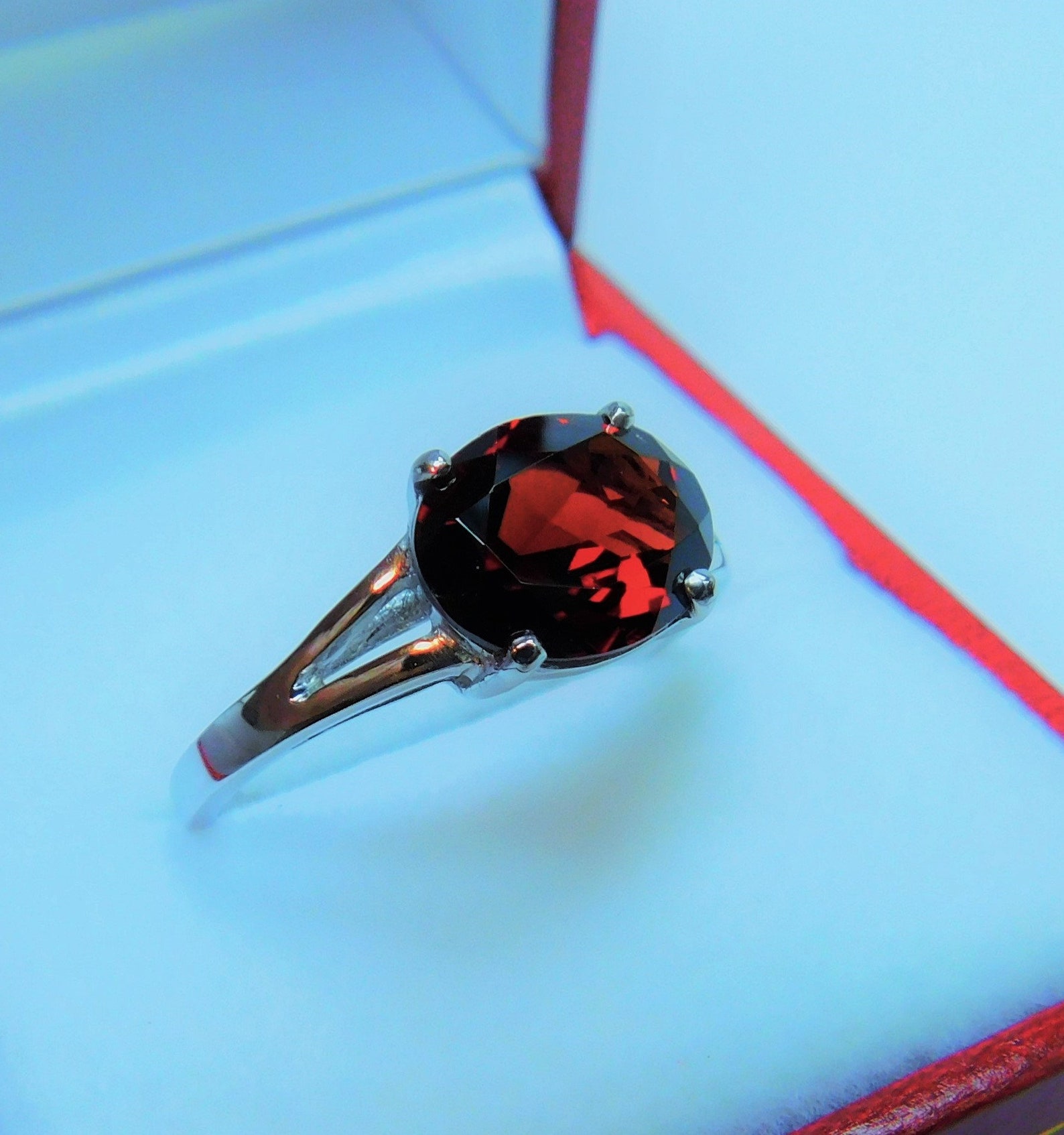 AAA Red Pyrope Garnet Natural Untreated 10x8mm 2.75 Carat in a 14K ...