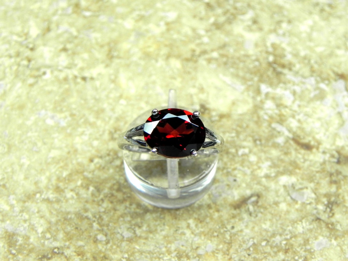 AAA Red Pyrope Garnet Natural Untreated 10x8mm 2.75 Carat in a 14K ...