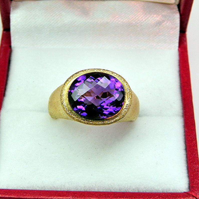 AAAA Siberian Amethyst Top Color 11x9mm 3.39 Carats in Ladies 18K ...