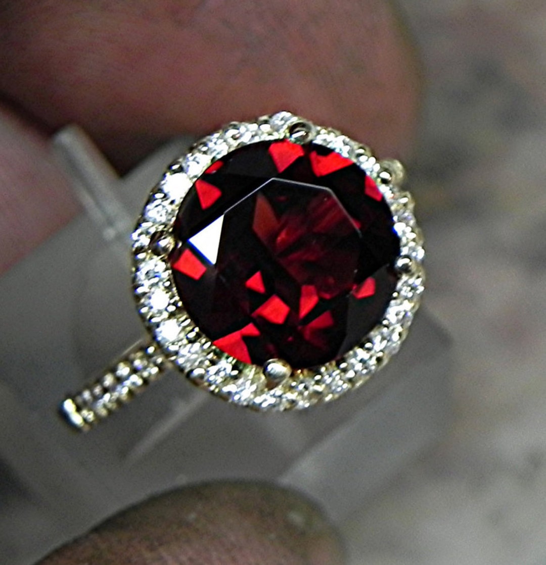 AAA Natural Red Pyrope Garnet 10mm 4.00 Carats in 14K Yellow Gold Halo ...