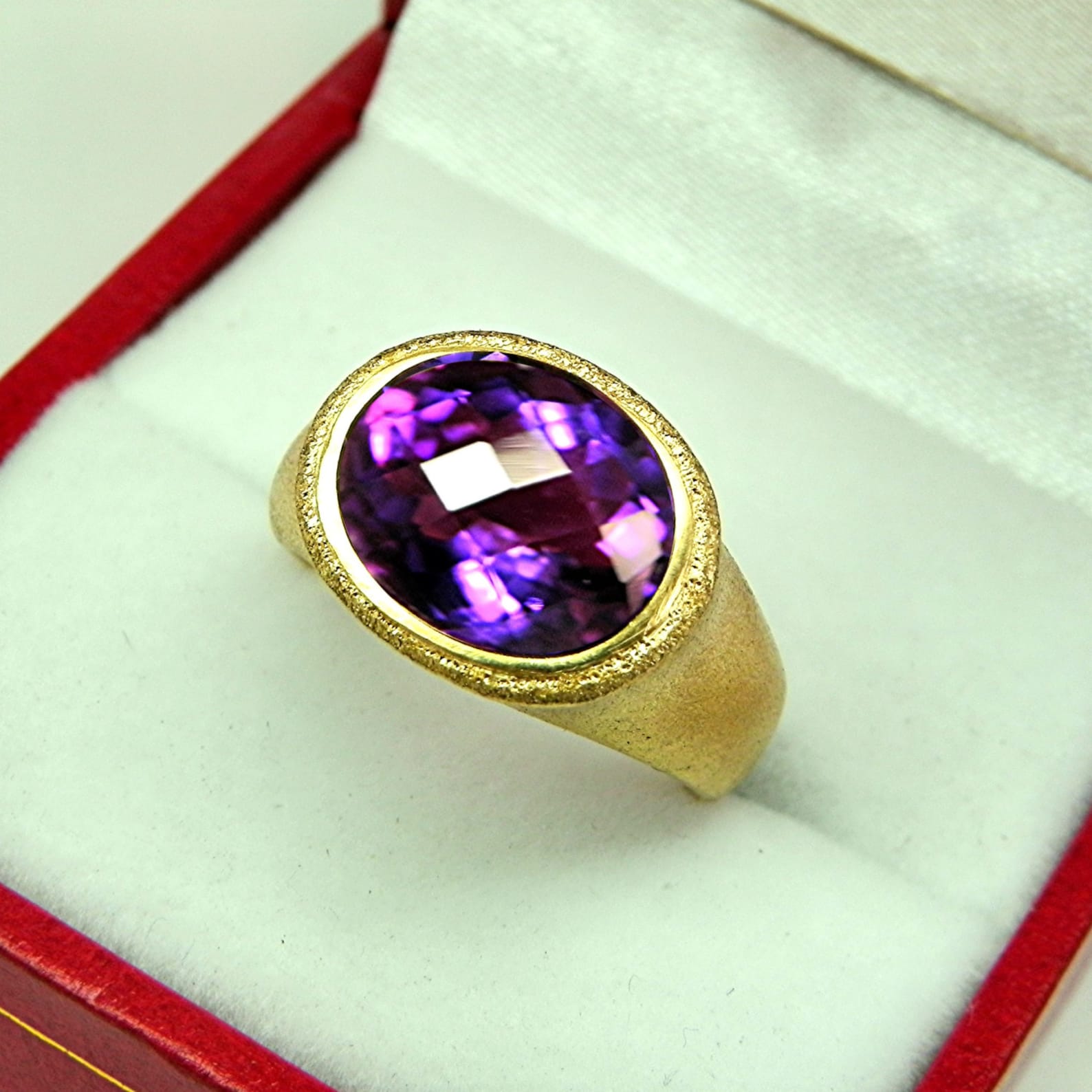 AAAA Siberian Amethyst Top Color 11x9mm 3.39 Carats in Ladies 18K ...