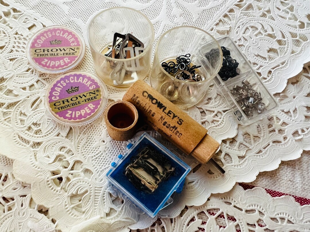 5 Pc Set, Vintage Mini Sewing Bits & Bobs, Wood Needle Case, Hooks and ...