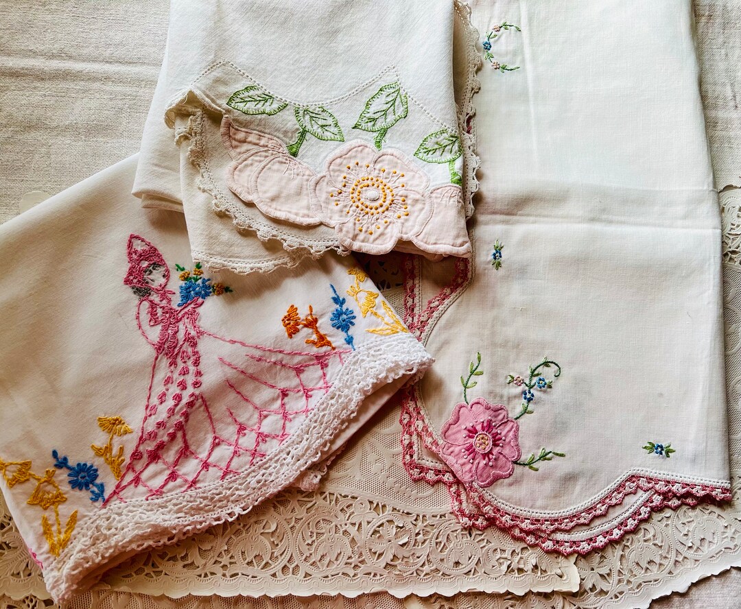 Pretty in Pink Linen Set of Three, Pillowcase, Round Small Tablecloth ...