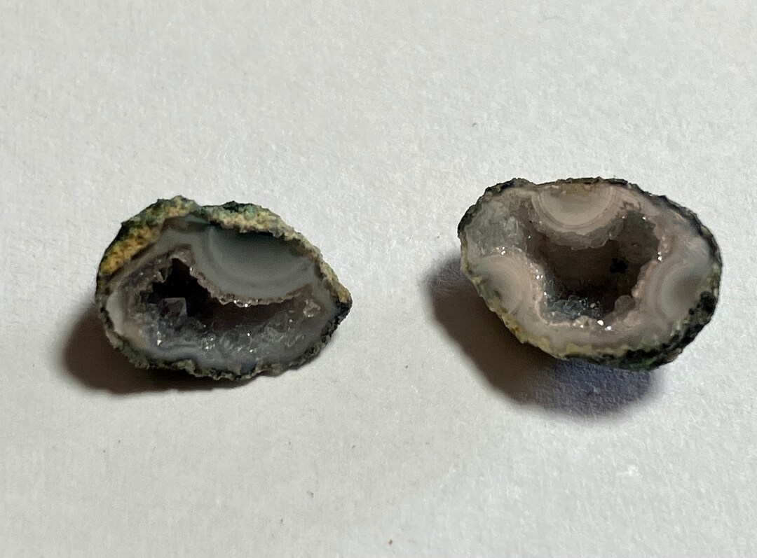 Tabasco Geode Mini Geode Split in Half White Crystals 12x8mm 2 - Etsy